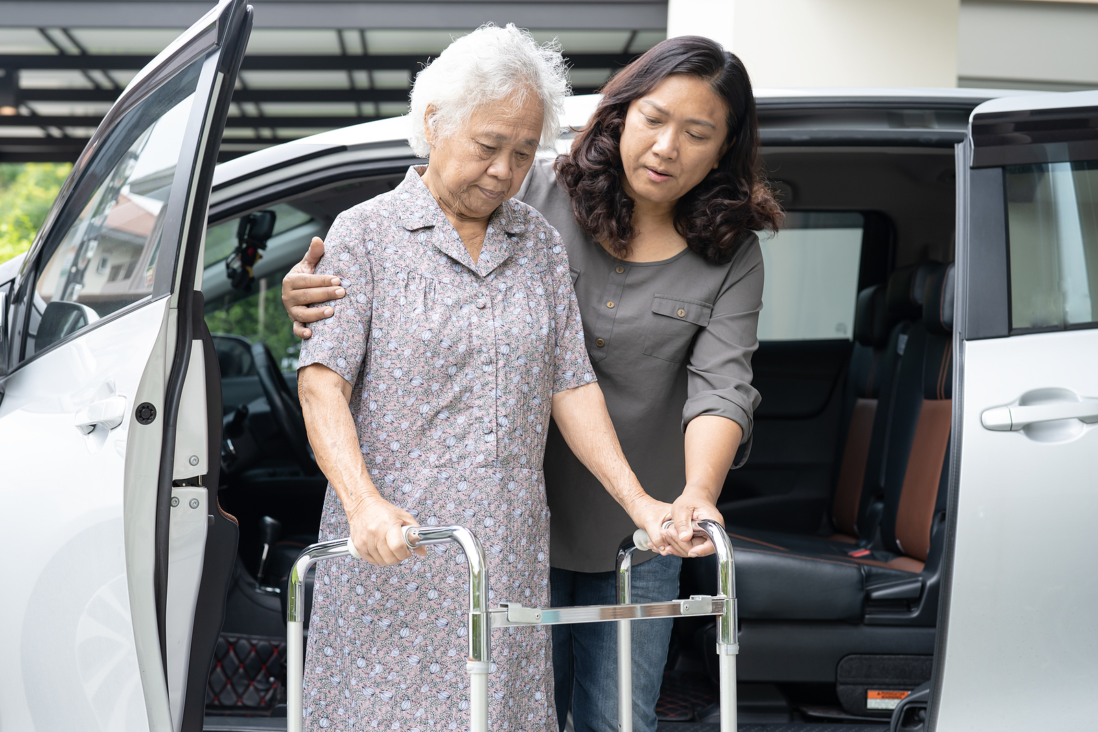 In-Home Care: 10 Signs Your Senior Parent Needs Help